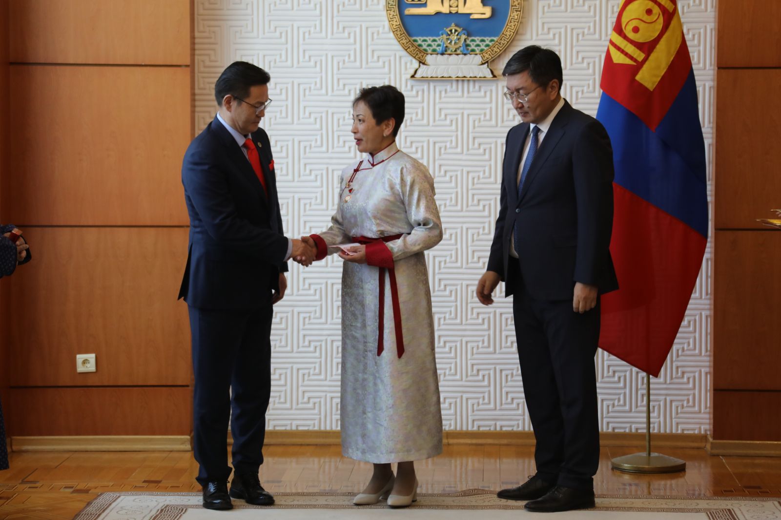 500 ТӨГРӨГТЭЙ БИЗНЕСЭЭ ЭХЛҮҮЛЖ БАЙСАН Т БОЛОРМАА “АЛТАН ГАДАС” ОДОН ХҮРТЛЭЭ